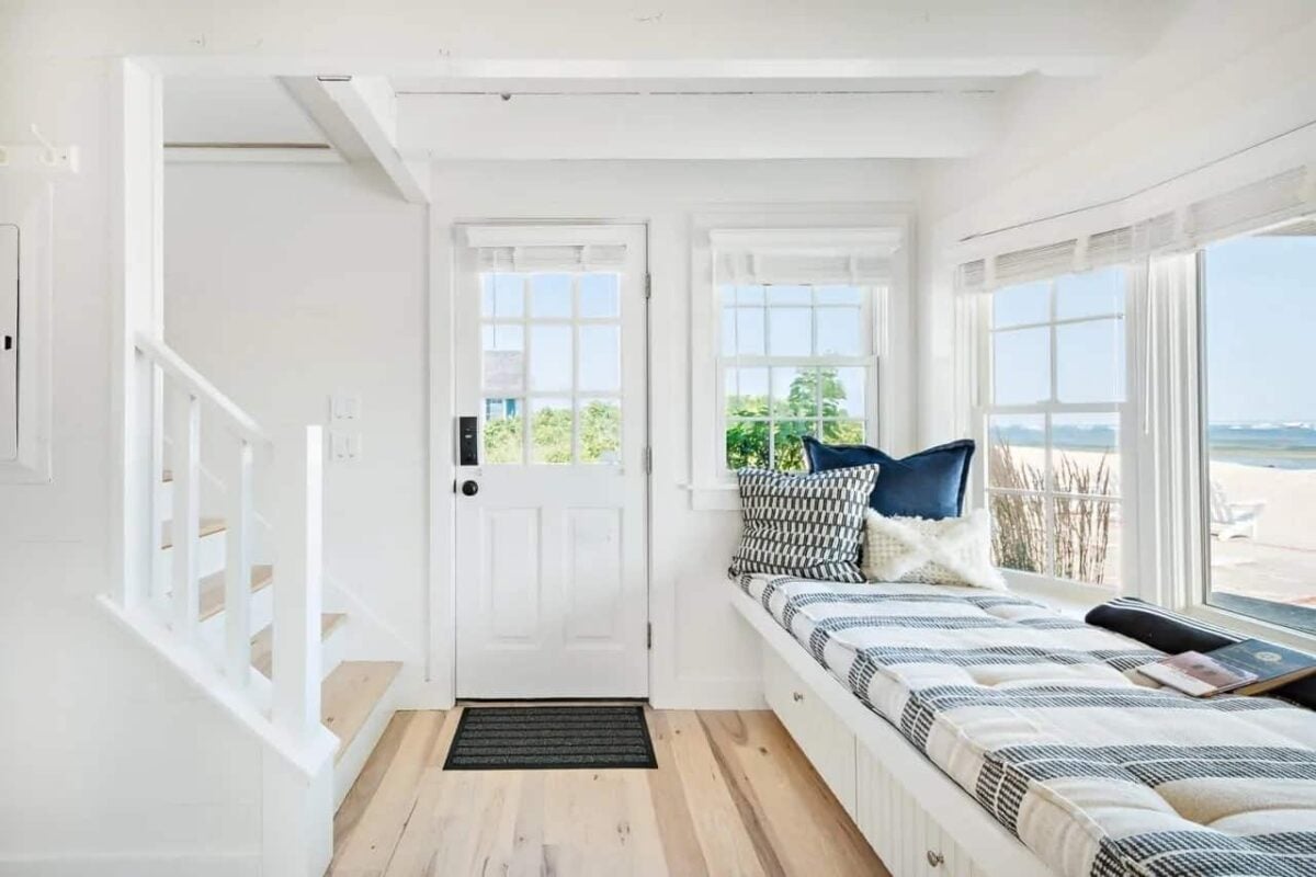 15 Cottage-Style Foyer Ideas to Create a Warm Welcome