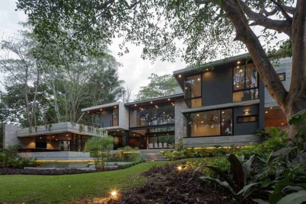 37 Examples of Attractive Large Houses (Photos) – Home Stratosphere