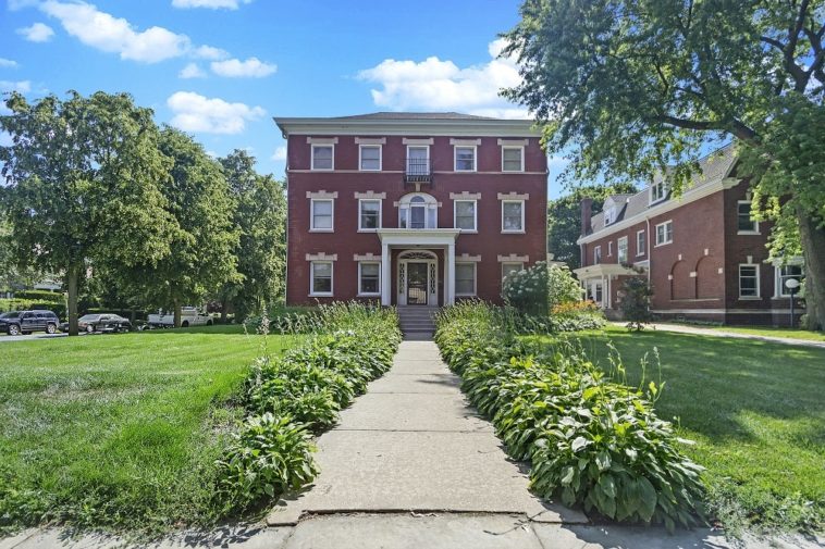 Bremner's Mansion Near Obama in Hyde Park, Chicago, IL (Listed for $2. ...