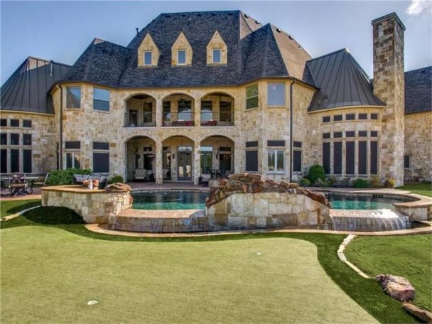 Palatial Floor Plan Oozes Grandeur and Architectural Finesse
