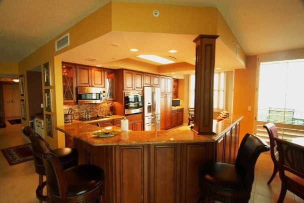 20 Kitchens with Columns (Photo Ideas)