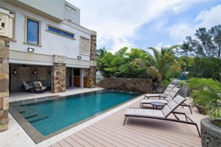 20 Mansion Deck Designs (Photos) – Home Stratosphere