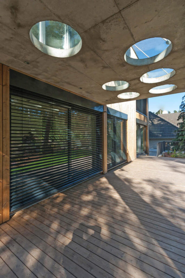 20 Mansion Deck Designs (Photos)