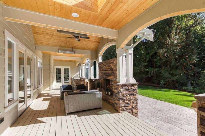 20 Mansion Deck Designs (Photos) – Home Stratosphere