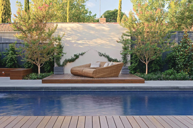 20 Mansion Deck Designs (Photos)