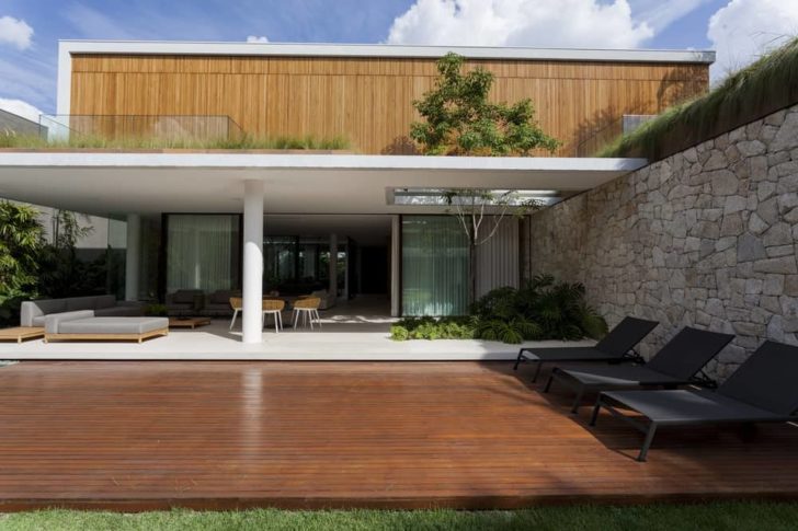 20 Mansion Deck Designs (Photos)