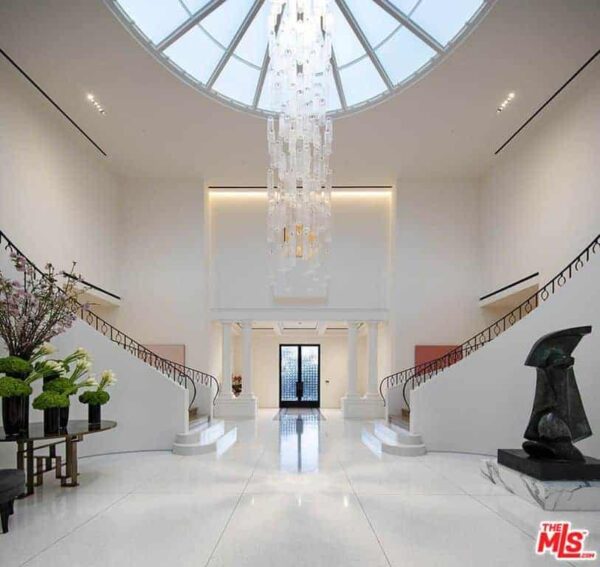35 Mansion Foyer Designs (Photos) – Home Stratosphere