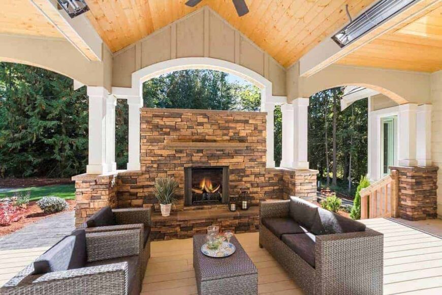 20 Mansion Deck Designs (Photos) – Home Stratosphere