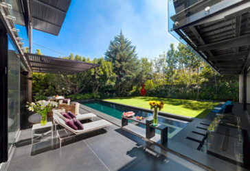 30 Mansion Patio Designs (Photos) - Home Stratosphere