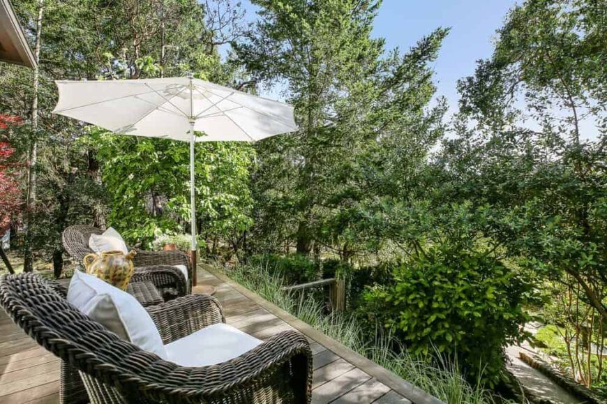 20 Mansion Deck Designs (Photos) – Home Stratosphere