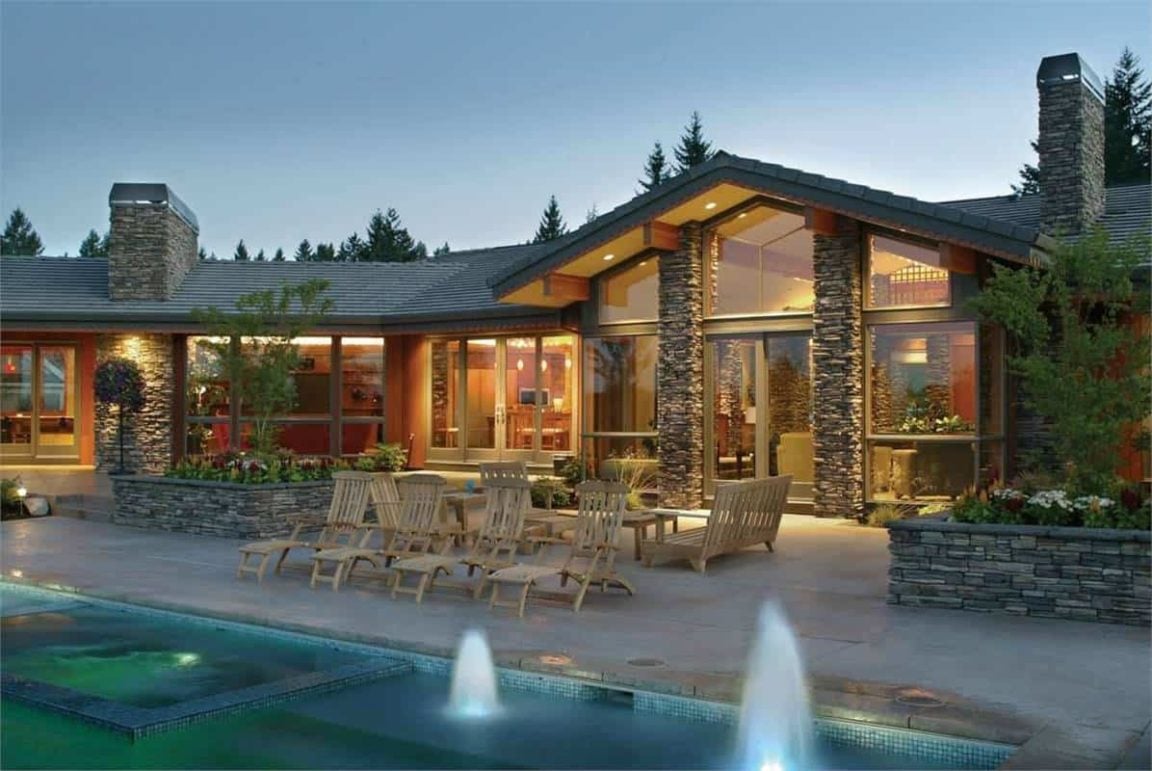 30 Mansion Patio Designs (Photos)