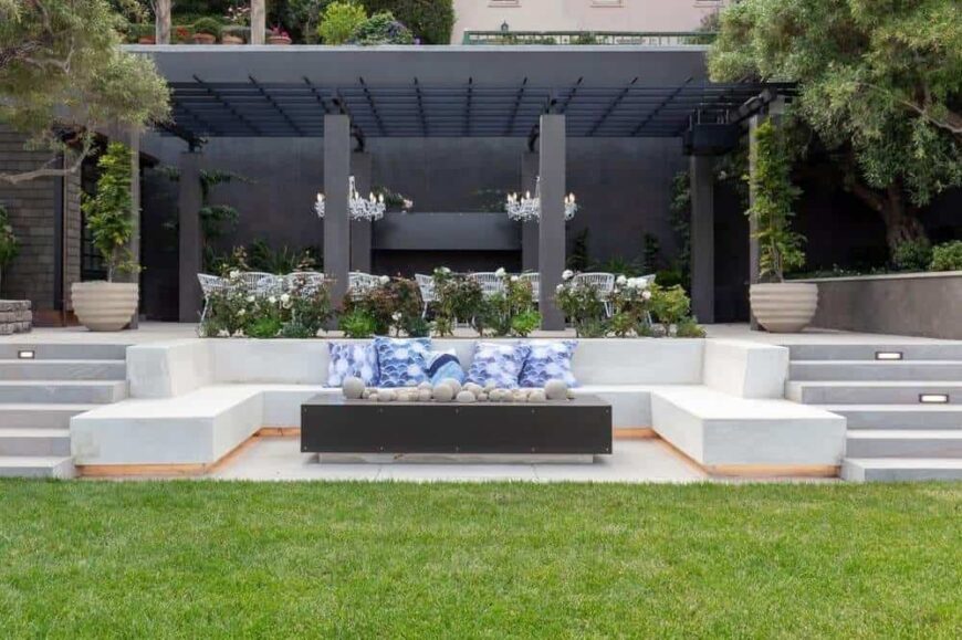 30 Mansion Patio Designs (Photos) – Home Stratosphere
