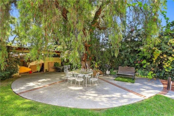 30 Mansion Patio Designs (Photos) – Home Stratosphere