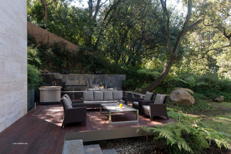 20 Mansion Deck Designs (Photos)