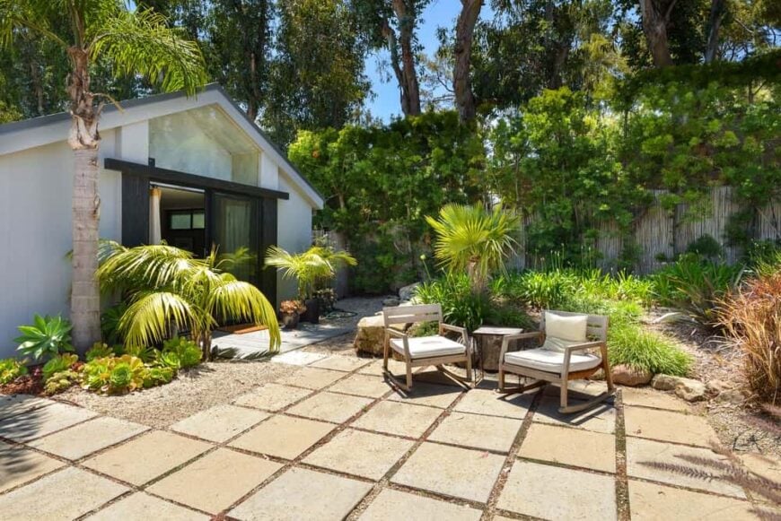 35 Patio Border Ideas (Photos) - Home Stratosphere