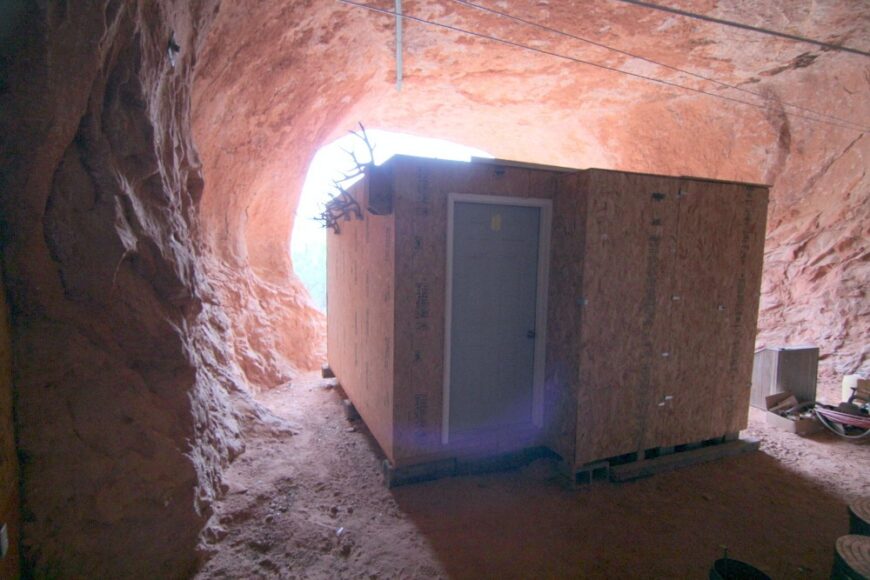 Cliff House in Monticello, UT (Going to auction) – Home Stratosphere