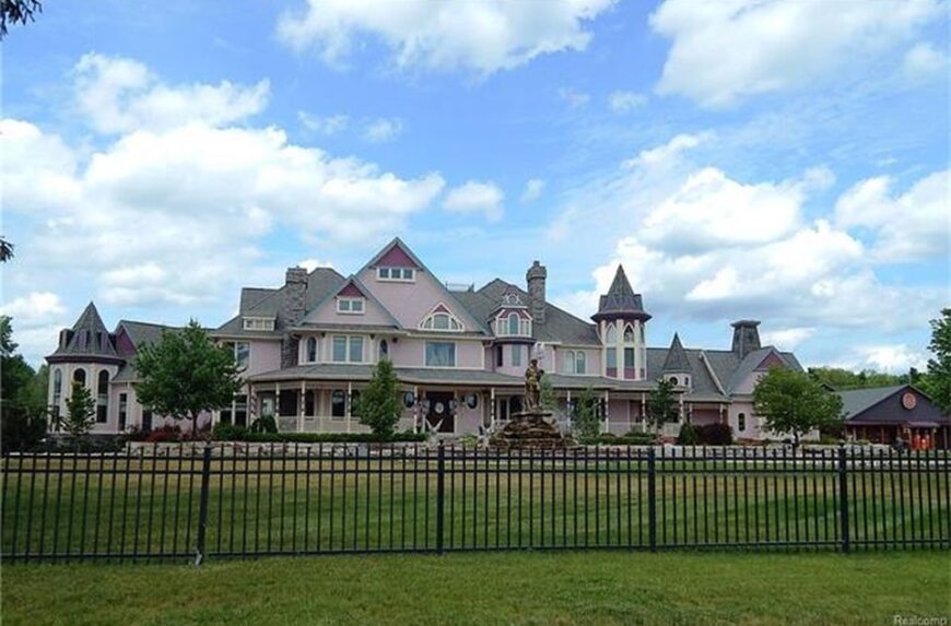 Victorian Mansion in Hartland Township, MI (Listed for $3 million ...