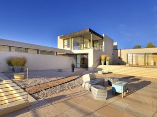 Pink Wall Contemporary House in Santa Fe, NM – Home Stratosphere
