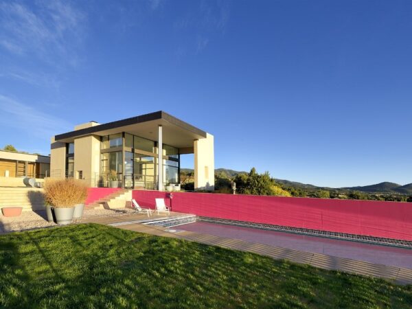Pink Wall Contemporary House in Santa Fe, NM – Home Stratosphere