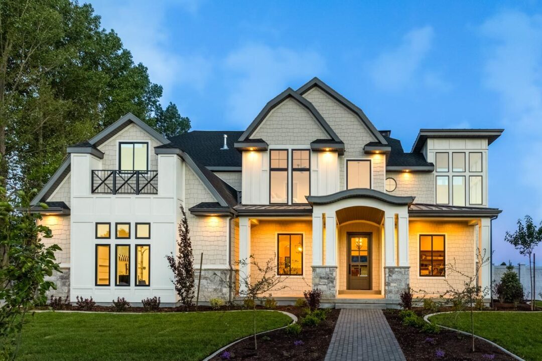 10 Shingle Style Homes – Exterior and Interior Examples & Ideas (Photos)