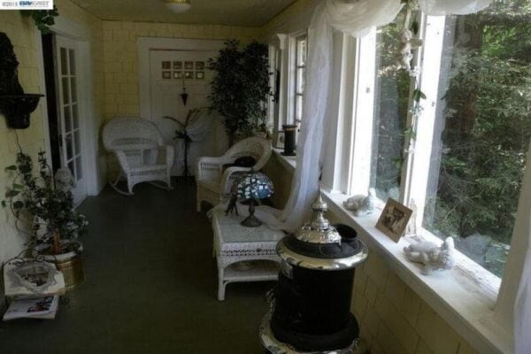 Haunted 1911 Mortician’s House in Dunsmuir, CA – Home Stratosphere