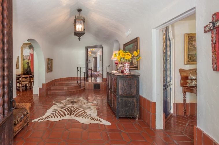 Annie Potts' House in Tarzana, CA (Listed for $6.495 Million)