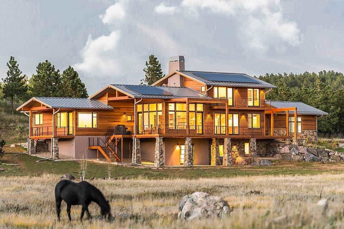 10 Mountain/Chalet Homes – Exterior and Interior Examples & Ideas (Photos)