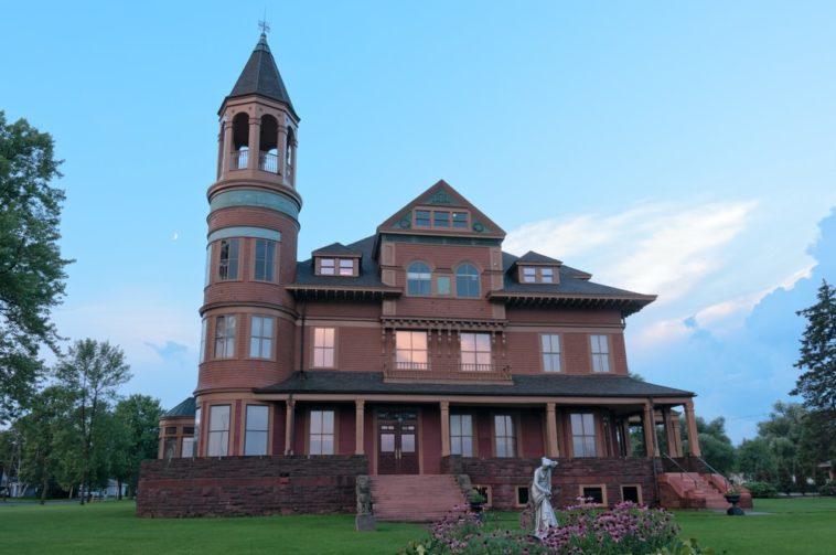 What is Queen Anne Architecture?