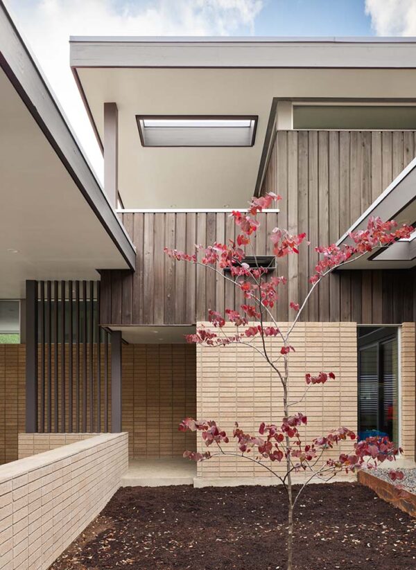 The Courtyard House by Mark Odom Studio – Home Stratosphere