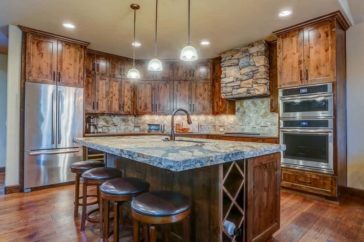 35 Mountain/Chalet Kitchen Ideas (Photos) - Home Stratosphere