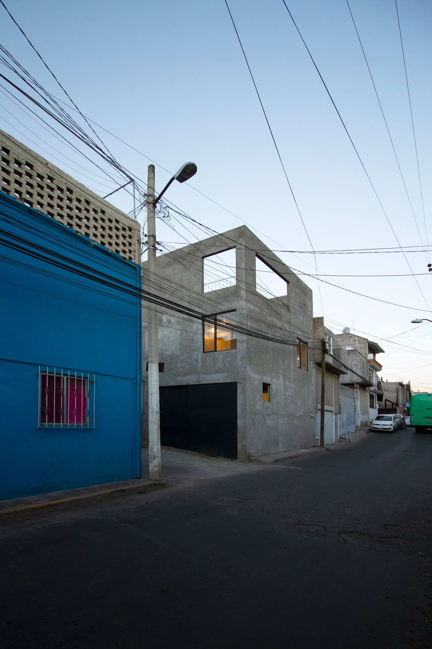 Xochitlali House by TALC