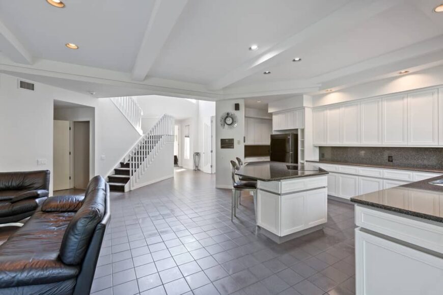 Gloria Gaynor’s Mansion in Greenbrook Township, NJ (Listed for $1.249 ...