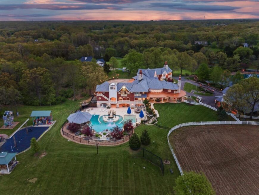 What is a Mansion? How Much Square Footage to be a Mansion?