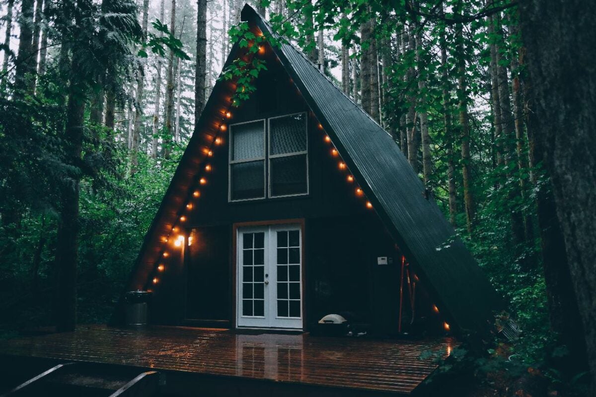 9 Different Types of Cabins (Design Styles)