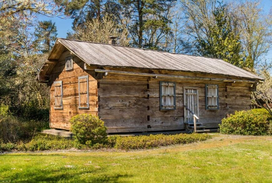 9 Different Types of Cabins (Design Styles)