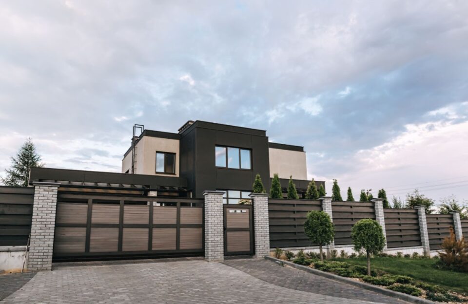 What Type of Exterior Paint is Best? - Home Stratosphere