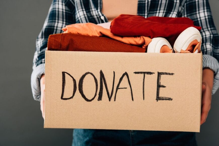 10 Best Places to Donate Blankets (2023 Guide) - Home Stratosphere