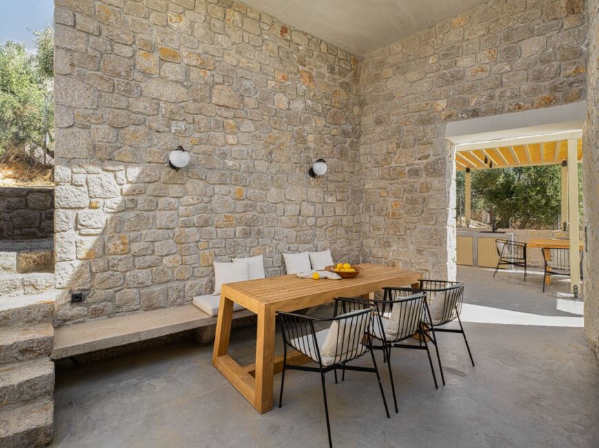 The Wedge House in Pylos, Greece by USP – Home Stratosphere