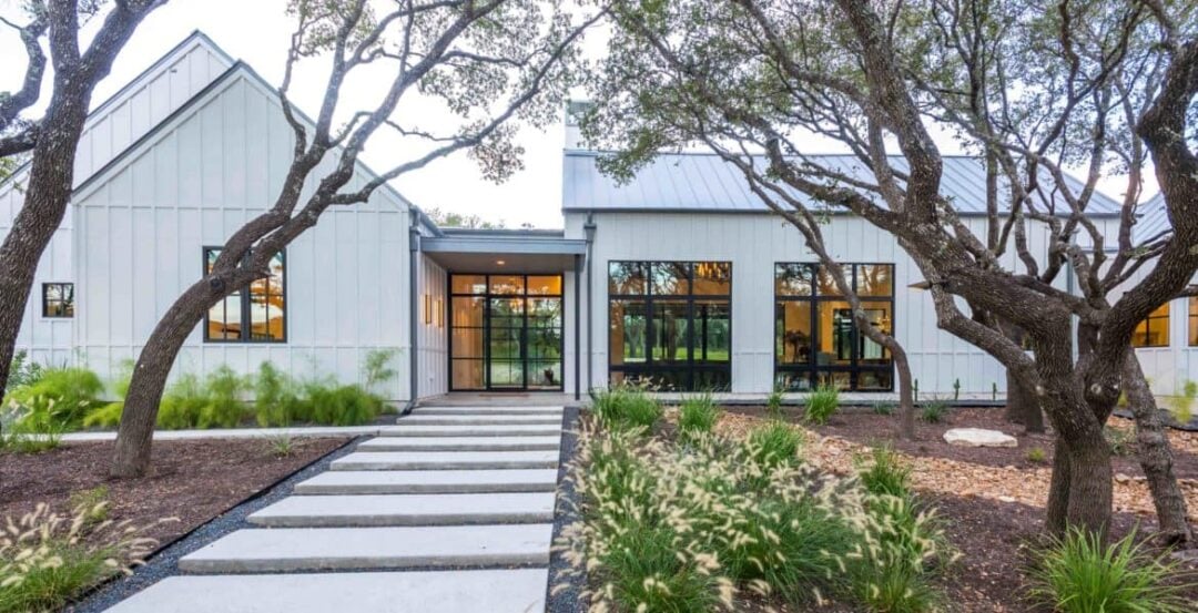 Contemporary Farmhouse by Leading Architecture Firm (Pics)