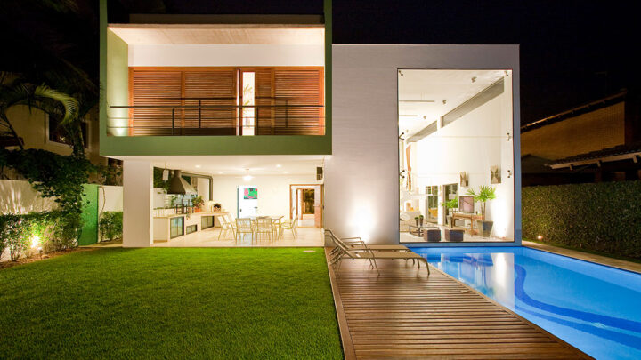 Acapulco House at Guarujá, Sao Paulo Brazil by Flavio Castro Architects ...