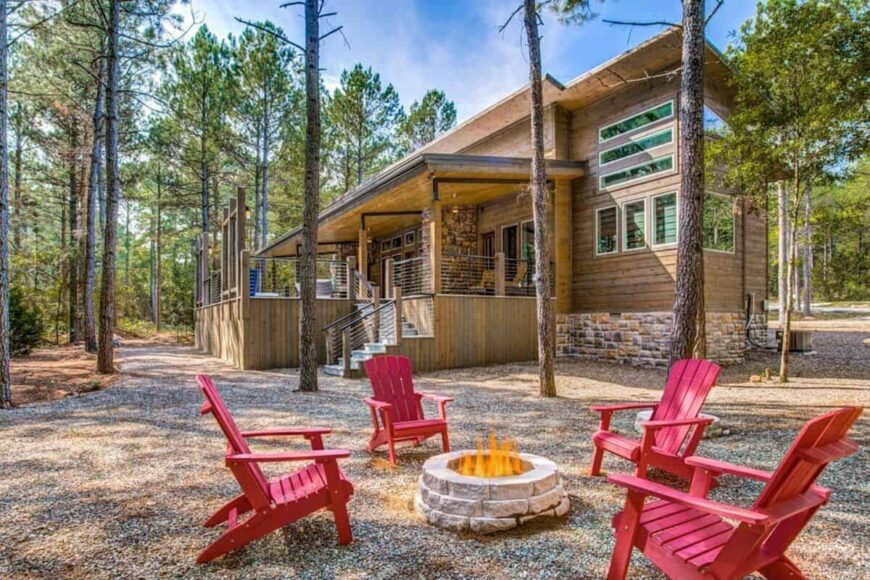 Unwind in This 2-Bedroom Modern Cabin Retreat with Stunning Forest ...