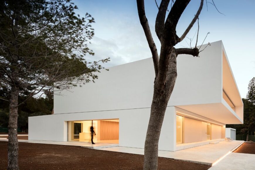 House Between The Pine Forest by Fran Silvestre Arquitectos – Home ...