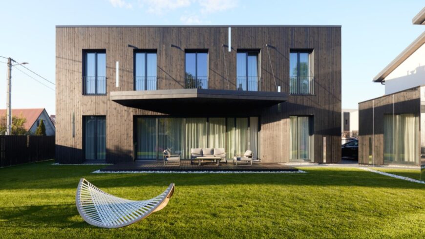 Modernist ‘Birdhouse’ Settles into Comfortable Surroundings – Home ...