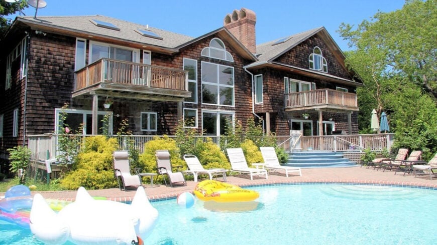 Very Private but Close to Town and the Beach at 28 Club Ln