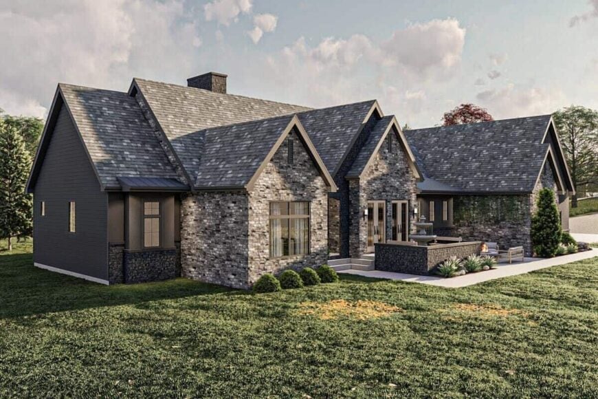 Tour This Amazing 5 Bedroom Home with Courtyard and Basement – 2,554 Sq ...