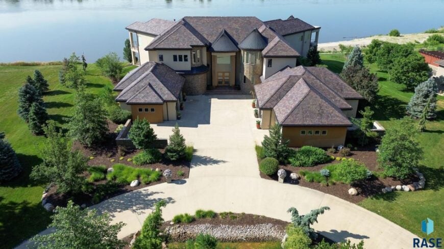 9,092 Sq. Ft. Mansion in Dakota Dunes, SD ($6,000,000)