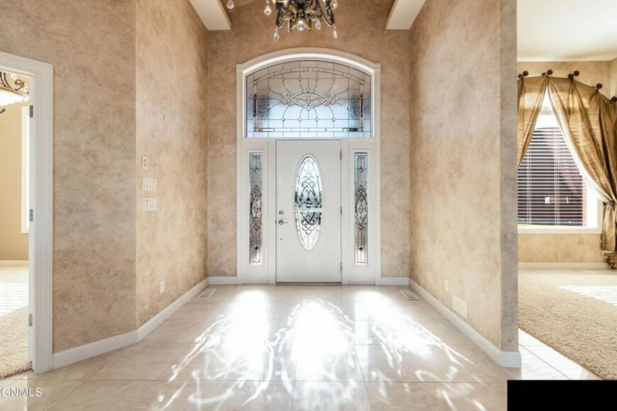 7,412 Sq. Ft. Mansion in Mandan, ND ($1,800,000) – Home Stratosphere