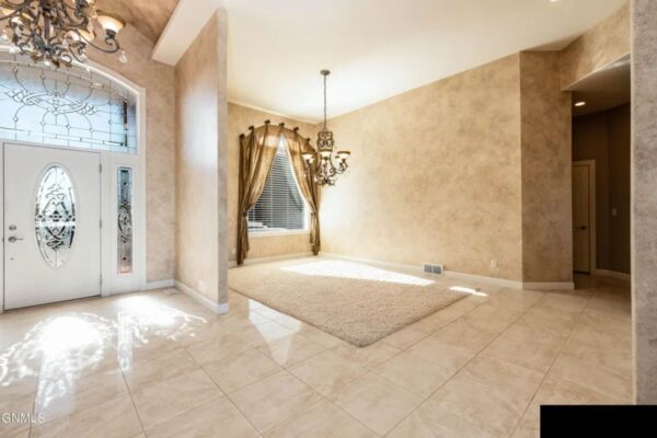7,412 Sq. Ft. Mansion in Mandan, ND ($1,800,000) – Home Stratosphere
