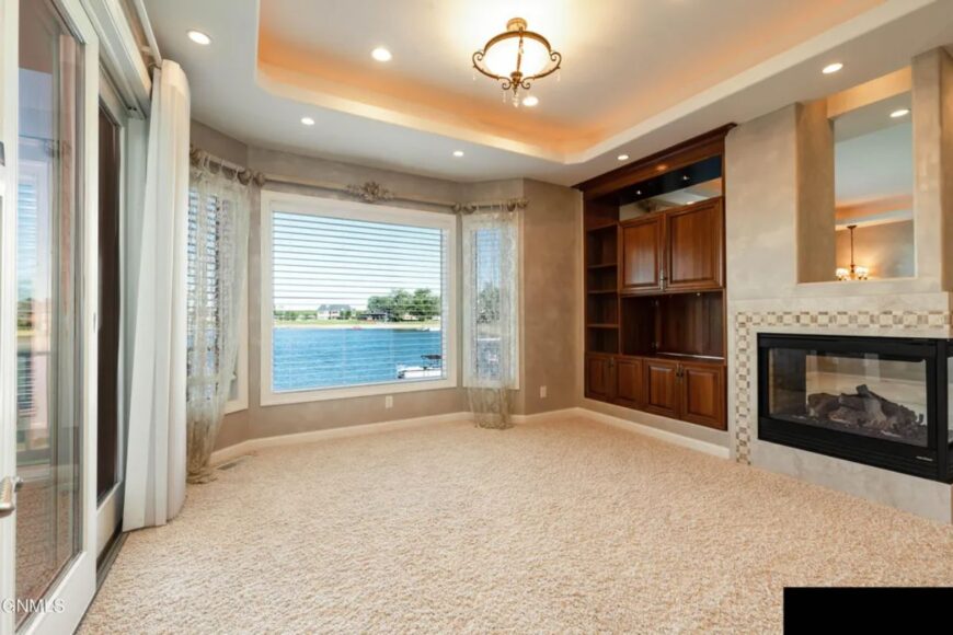 7,412 Sq. Ft. Mansion in Mandan, ND ($1,800,000) – Home Stratosphere