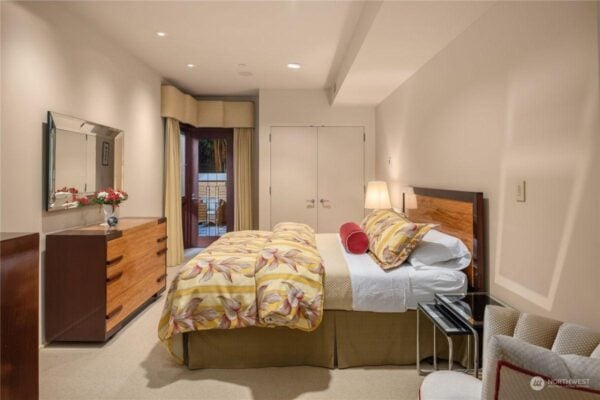 Small Space, Big Impact: 23 Medium Bedroom Ideas to Maximize Design ...